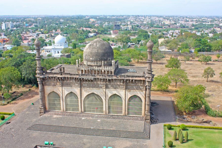 Bijapur historical monuments of architecture. - MashaHur.Com