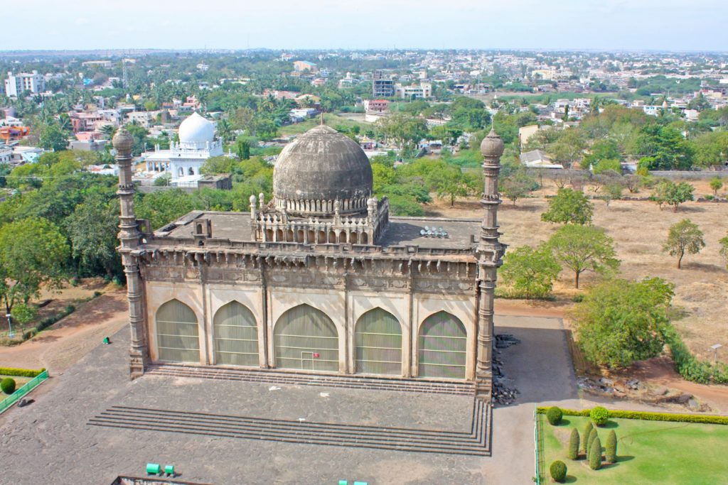 Bijapur historical monuments of architecture. - MashaHur.Com